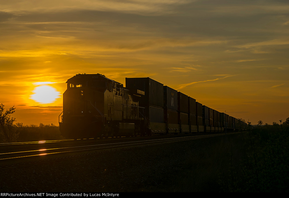 UP 6510 DPU on eastbound UP intermodal train